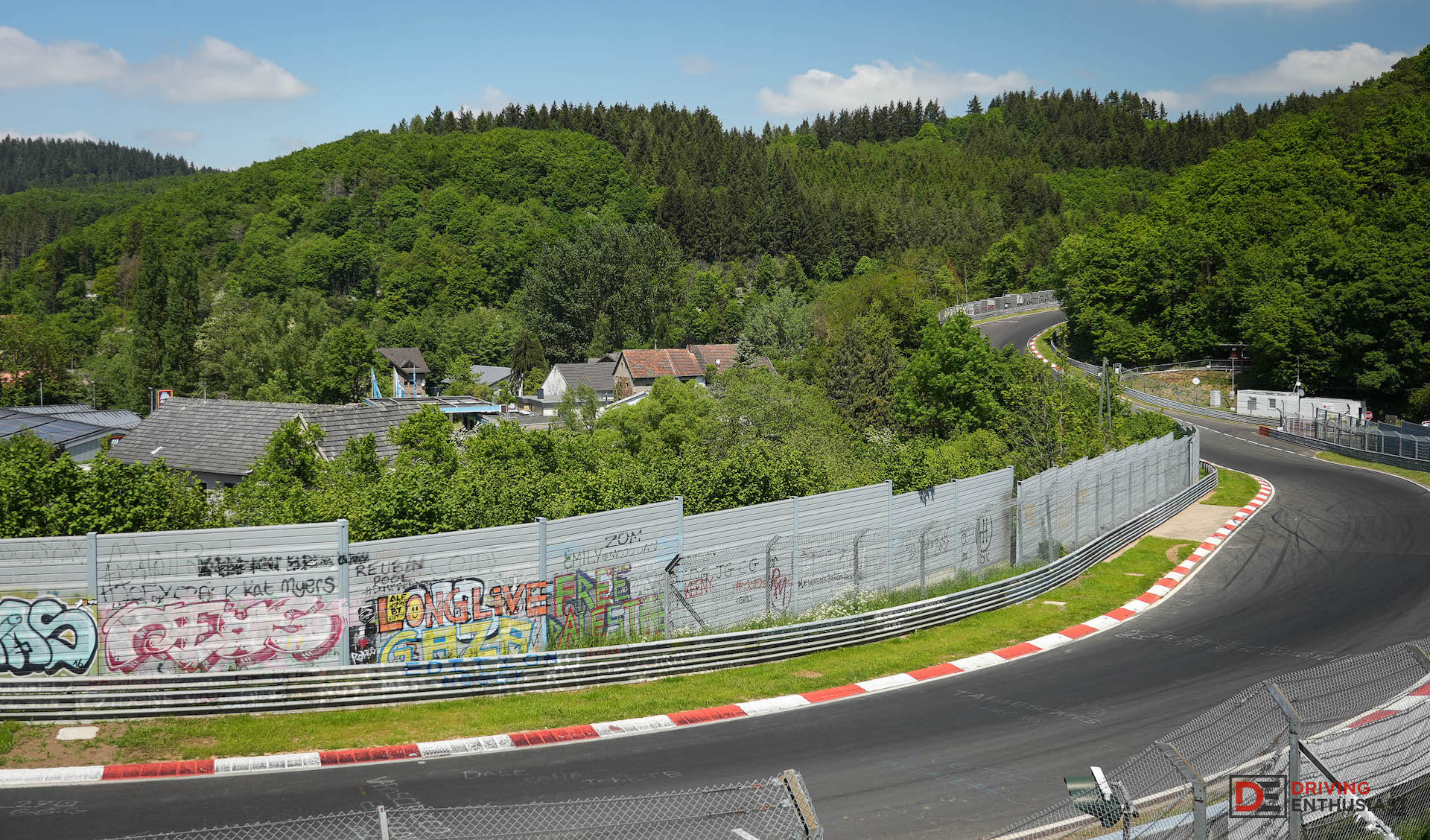 Video: What it's like driving the Nurburgring Nordschleife, in an SUV ...