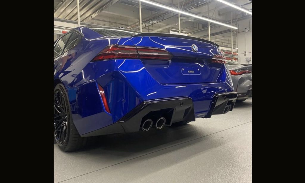 LEAKED: G90 BMW M5 rear end, reveals awkward diffuser & wider hips ...
