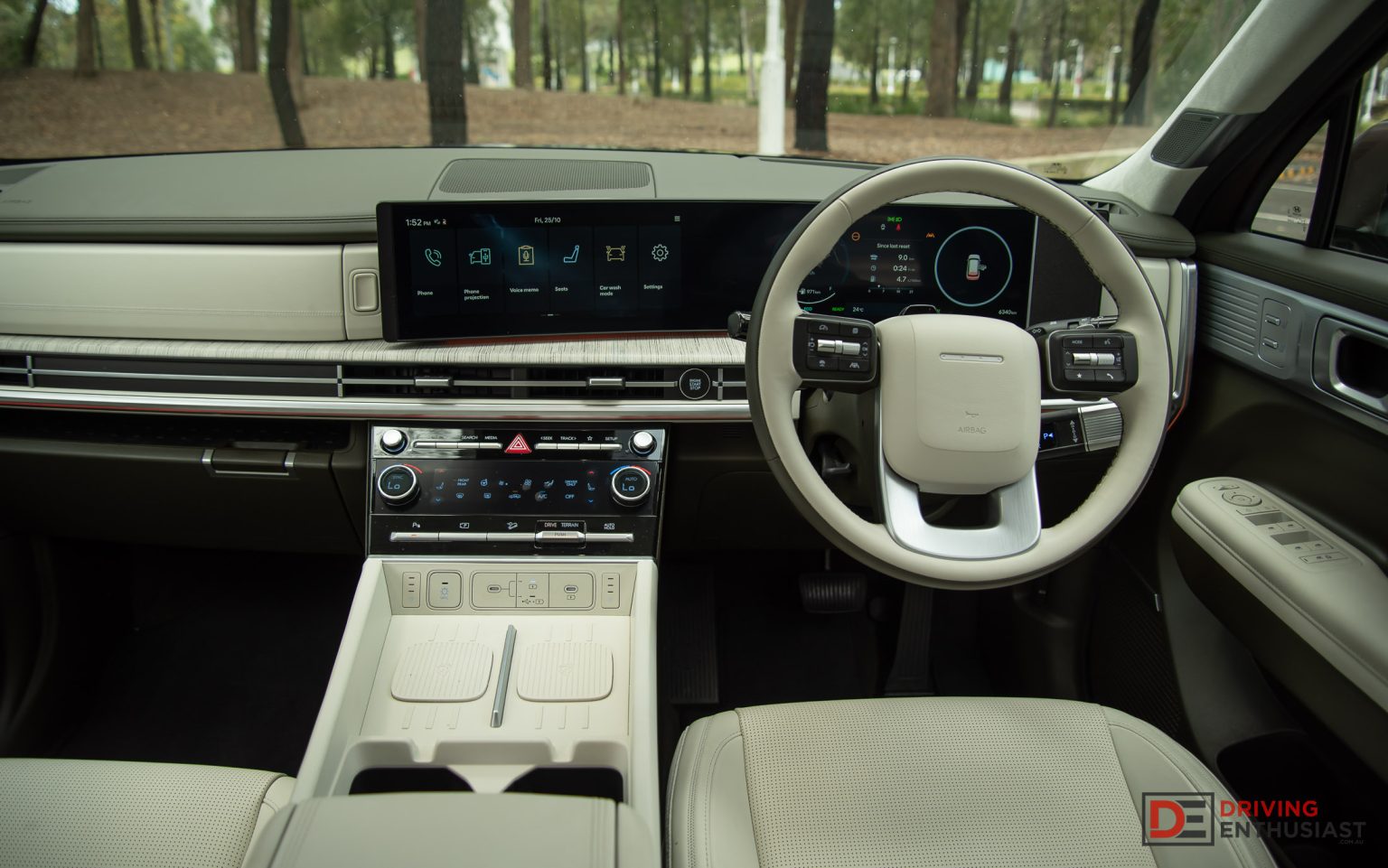 2025 Hyundai Santa Fe Hybrid Calligraphy review (video) | Driving ...